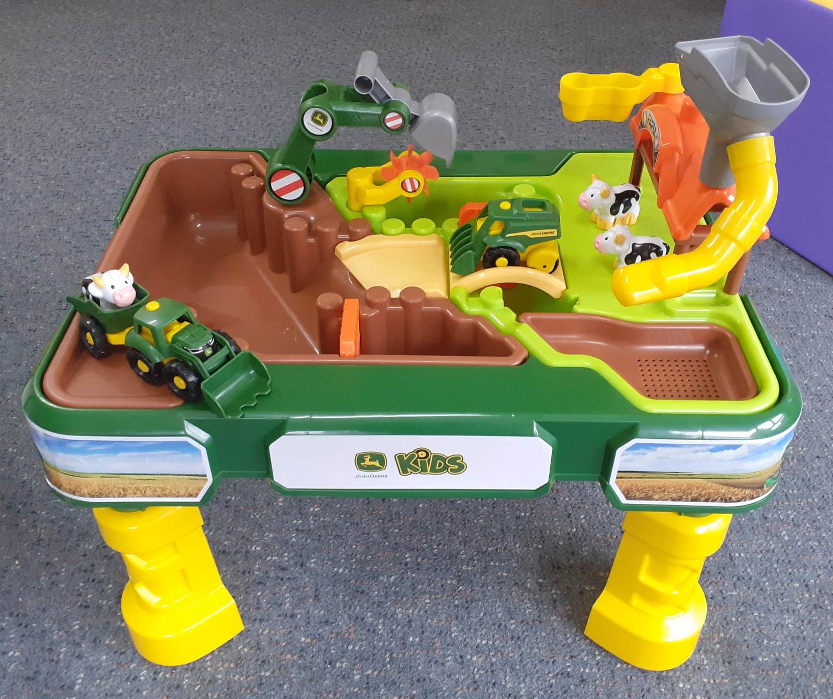 John Deere 2-in-1 Farm Sand-Water Play Table